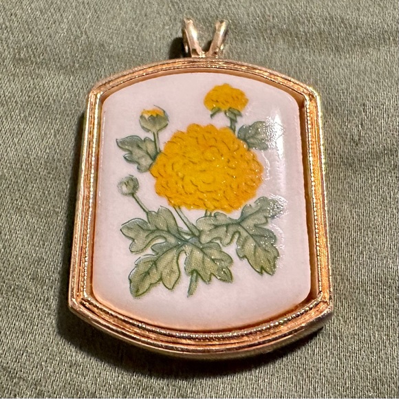 Avon | Jewelry | Vintage Avon Gold Tone Birth Month Flower Pendant ...